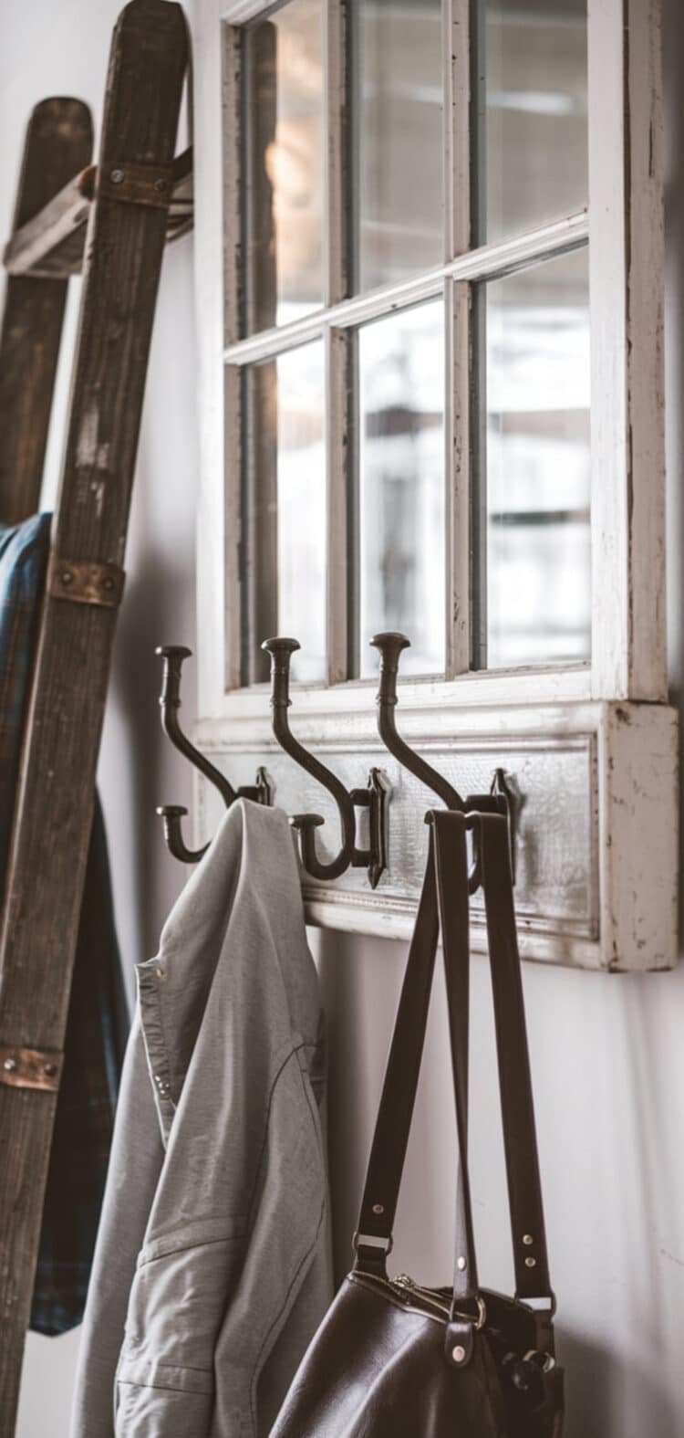 13 Beautiful Farmhouse Old Windows Projects - The Mega Mom