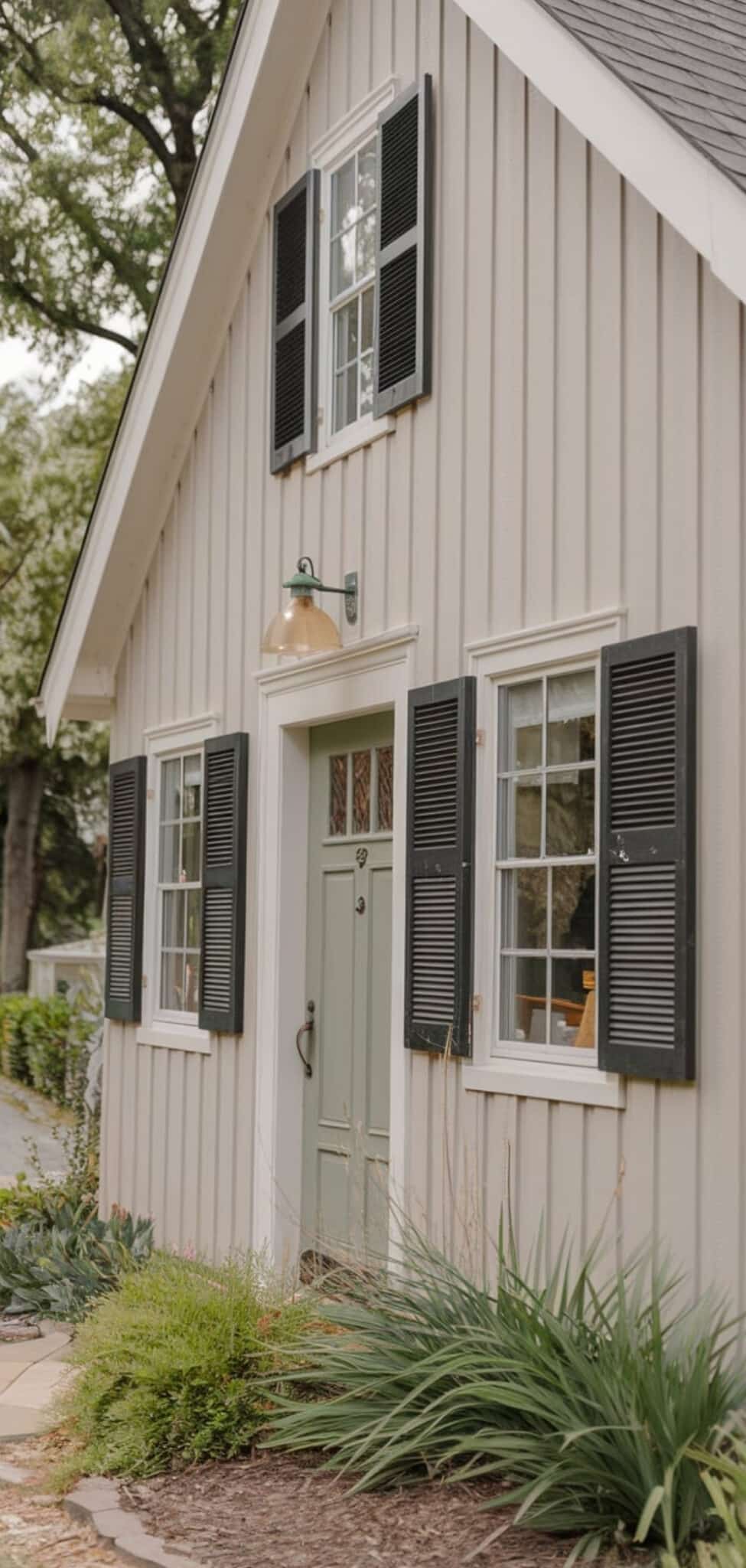 16 Beautiful Cozy Cottage Home Exterior Ideas - The Mega Mom