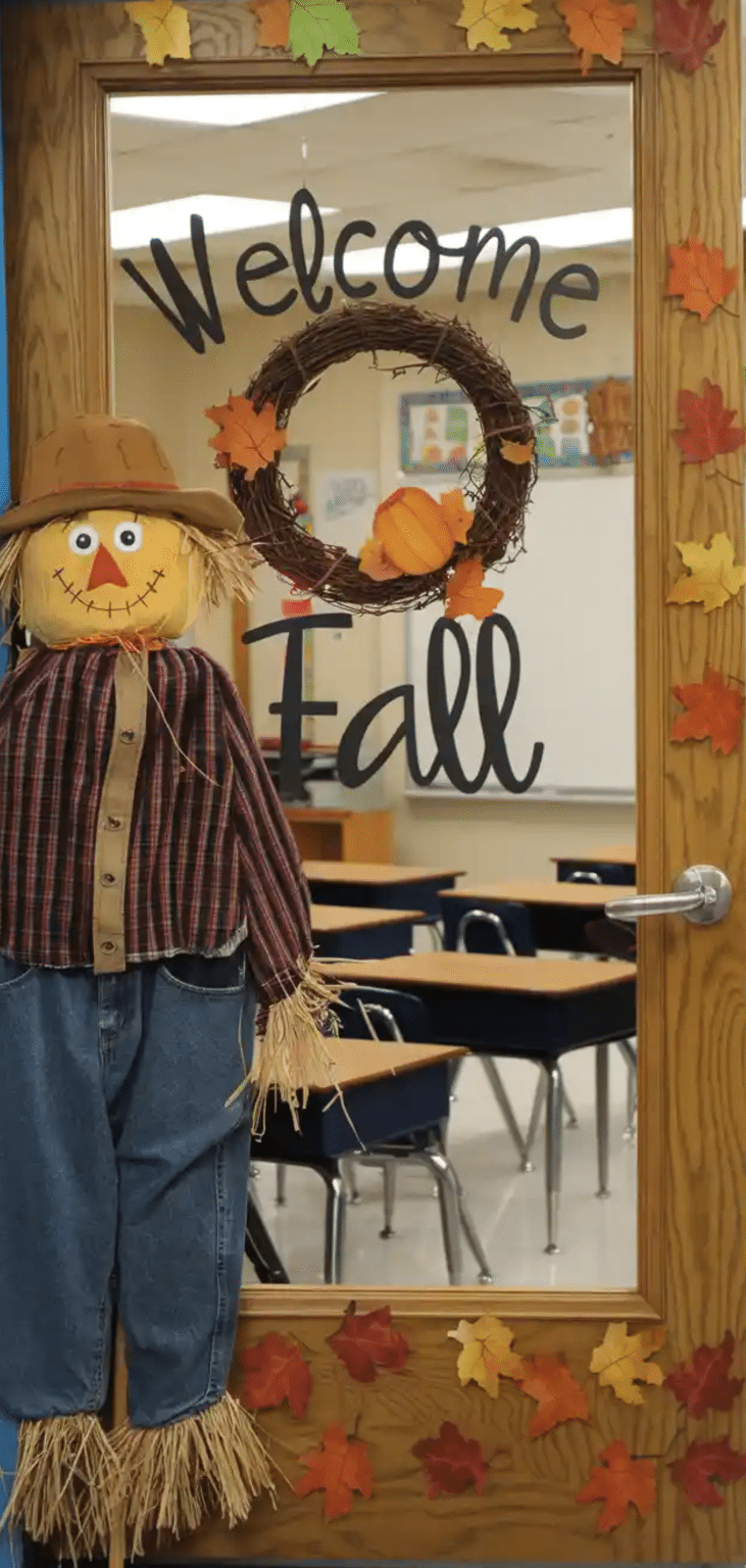14 Stunning Fall Door Decoration Ideas to The Classroom - The Mega Mom