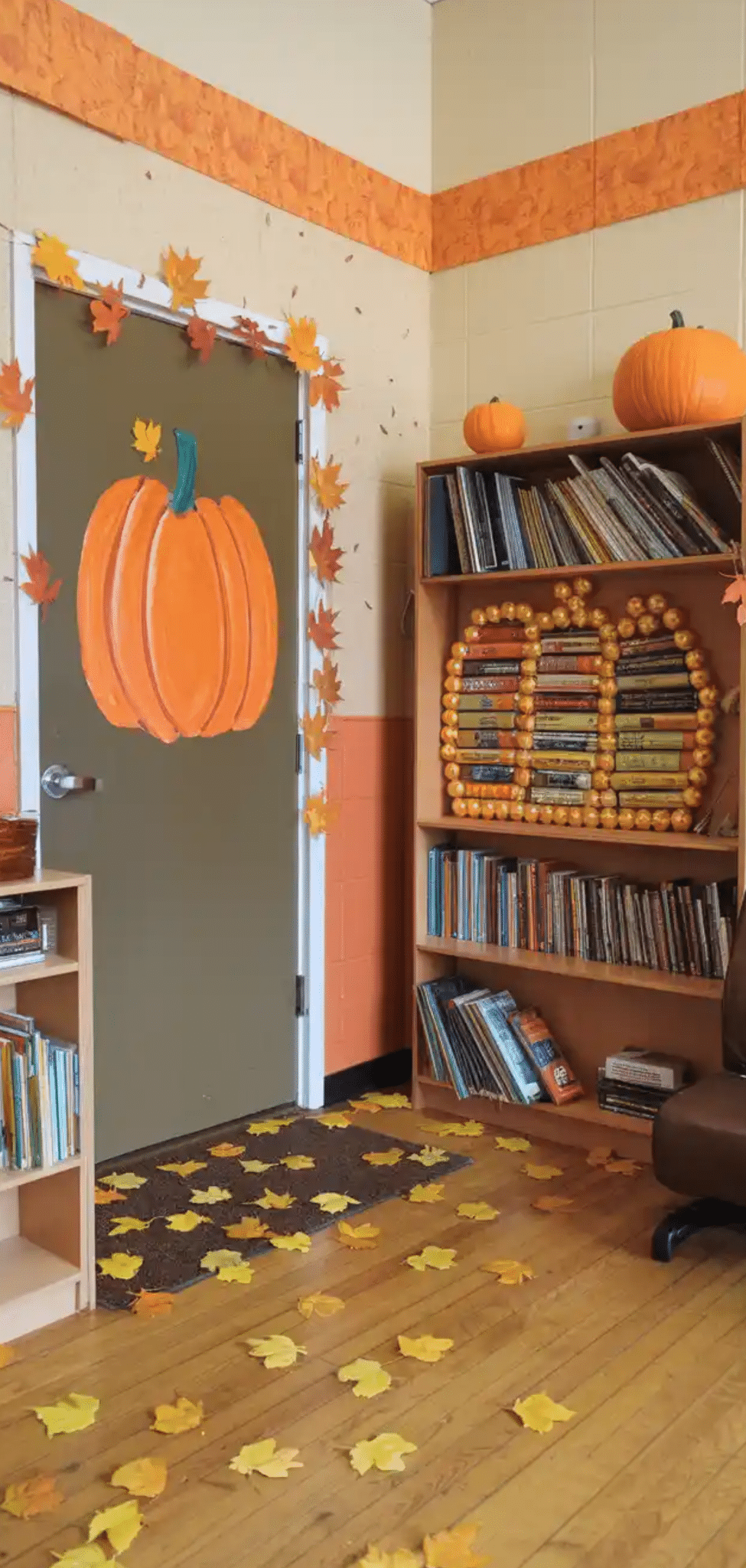 14 Stunning Fall Door Decoration Ideas to The Classroom - The Mega Mom
