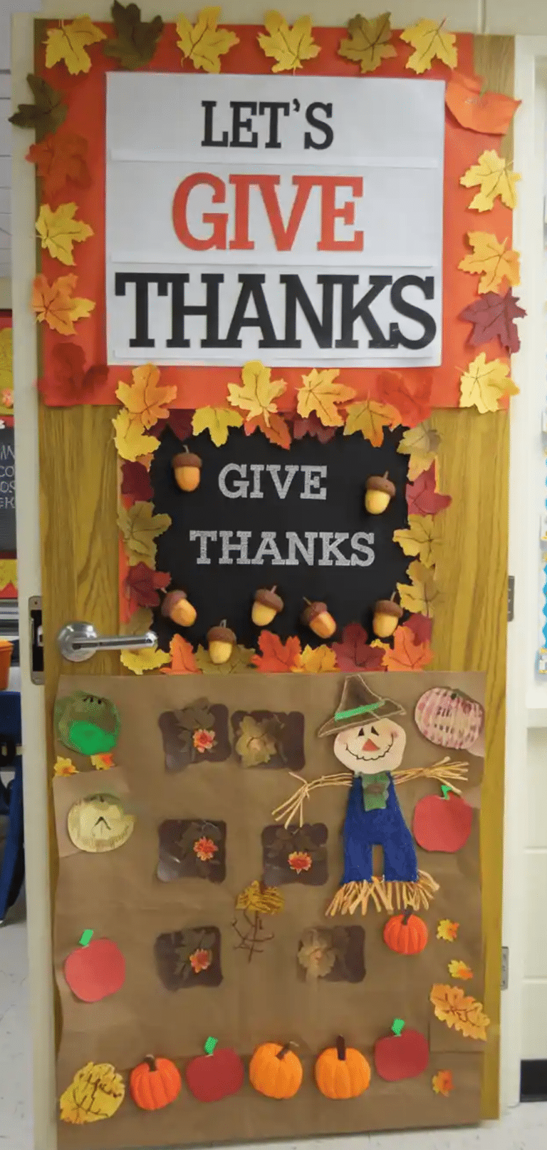 14 Stunning Fall Door Decoration Ideas to The Classroom - The Mega Mom