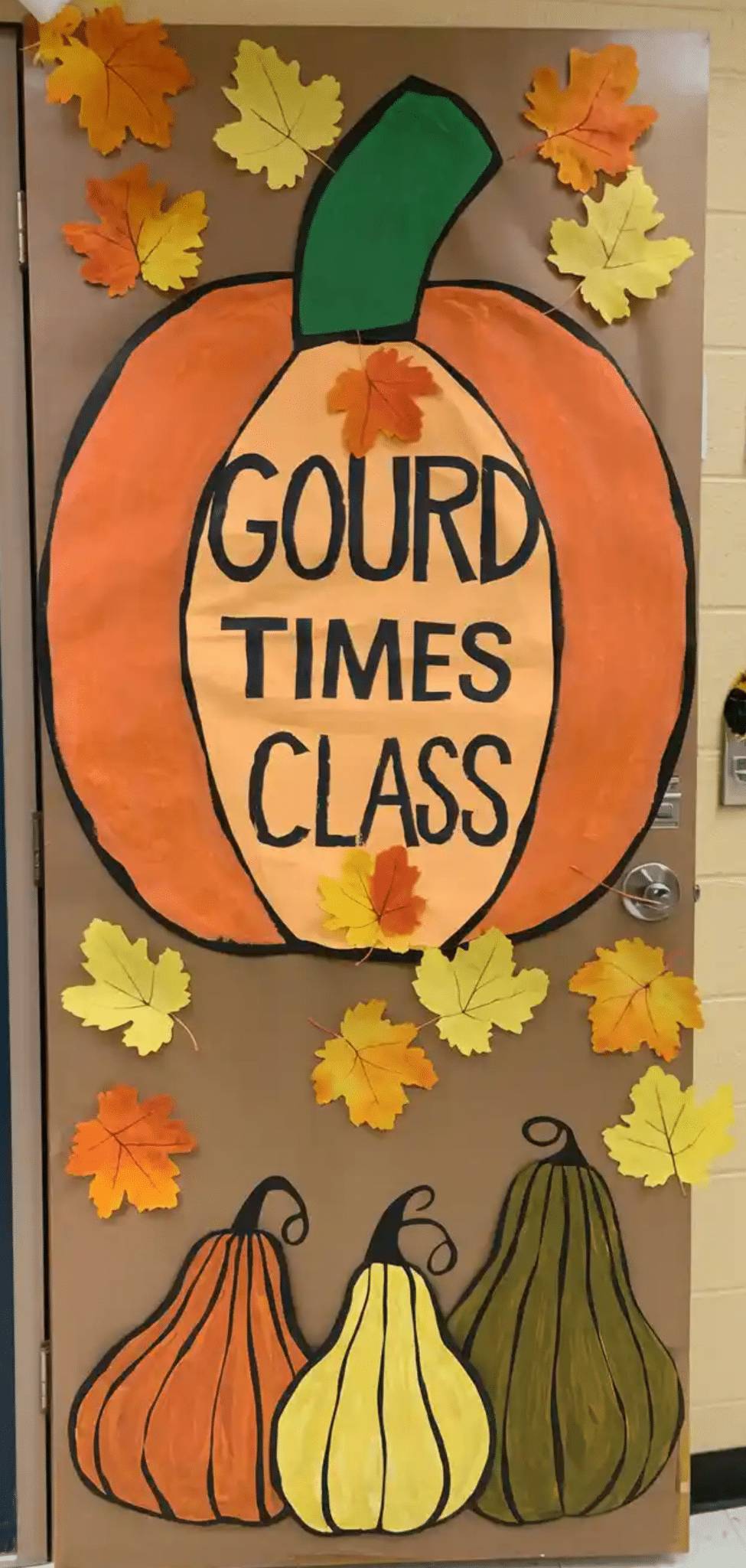14 Stunning Fall Door Decoration Ideas to The Classroom - The Mega Mom