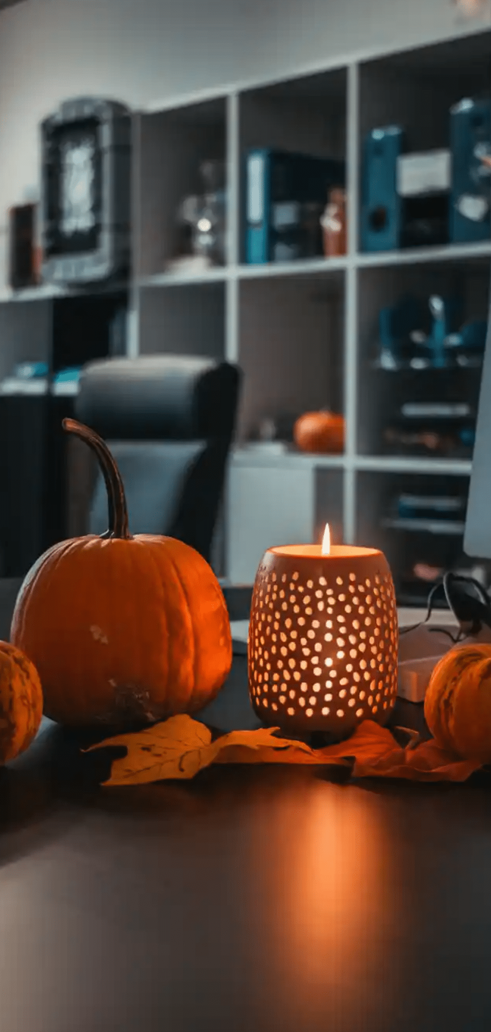 15 Brilliant Fall Office Decor Ideas for Your Desk at Work - The Mega Mom