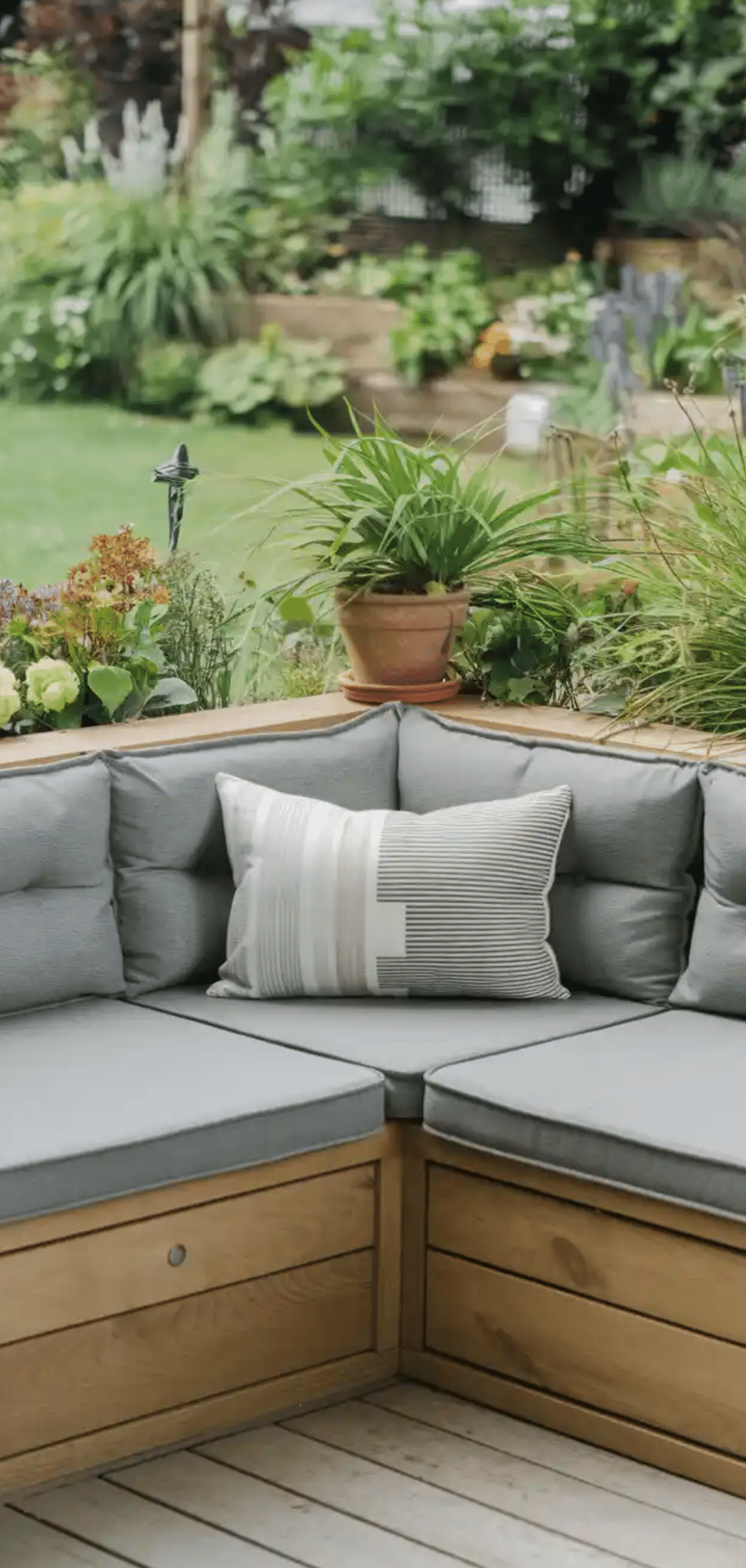 16 Beautiful Garden Nook Seating Ideas - The Mega Mom