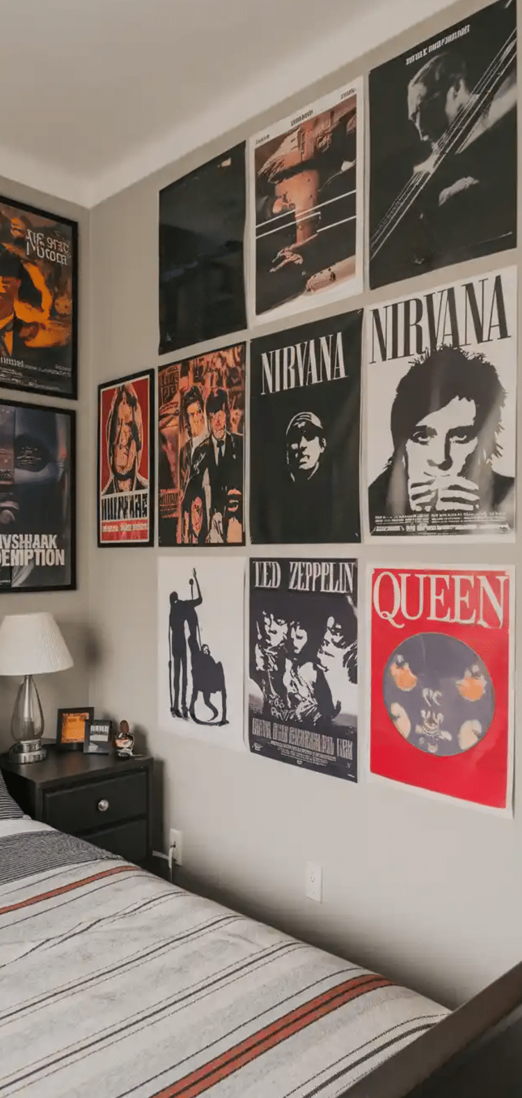 15 Stunning Posters On Wall Decor Bedroom Ideas - The Mega Mom