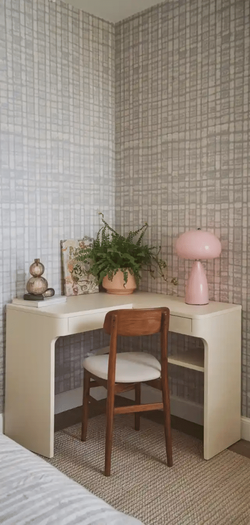 16 Beautiful Desk Setup Ideas - The Mega Mom