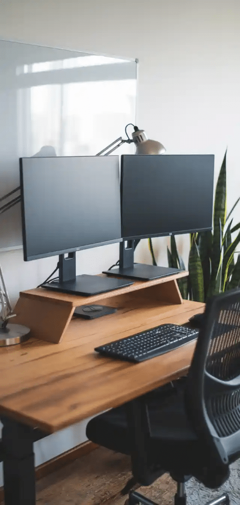16 Beautiful Desk Setup Ideas - The Mega Mom