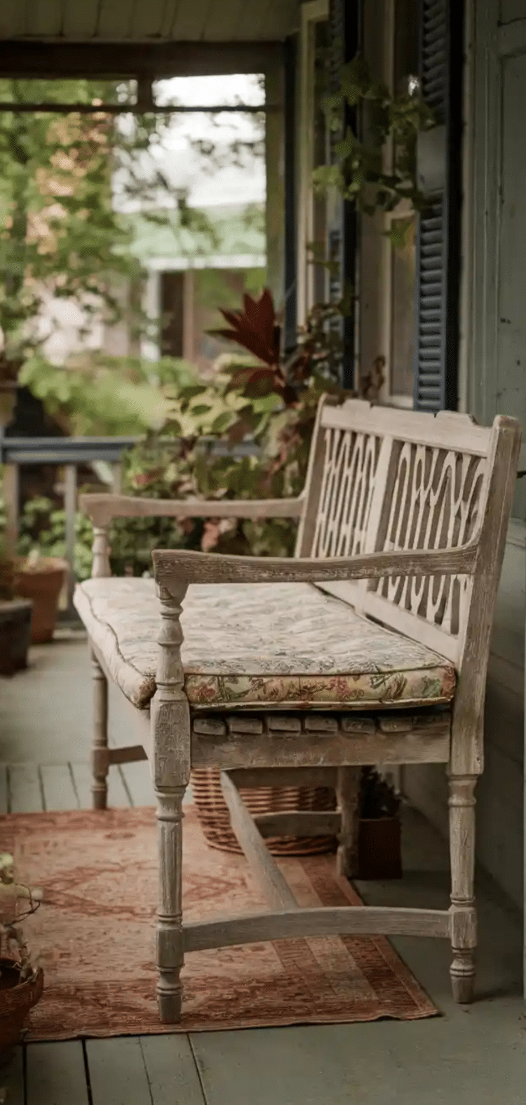 17 Easy Vintage Porch Decor Ideas - The Mega Mom